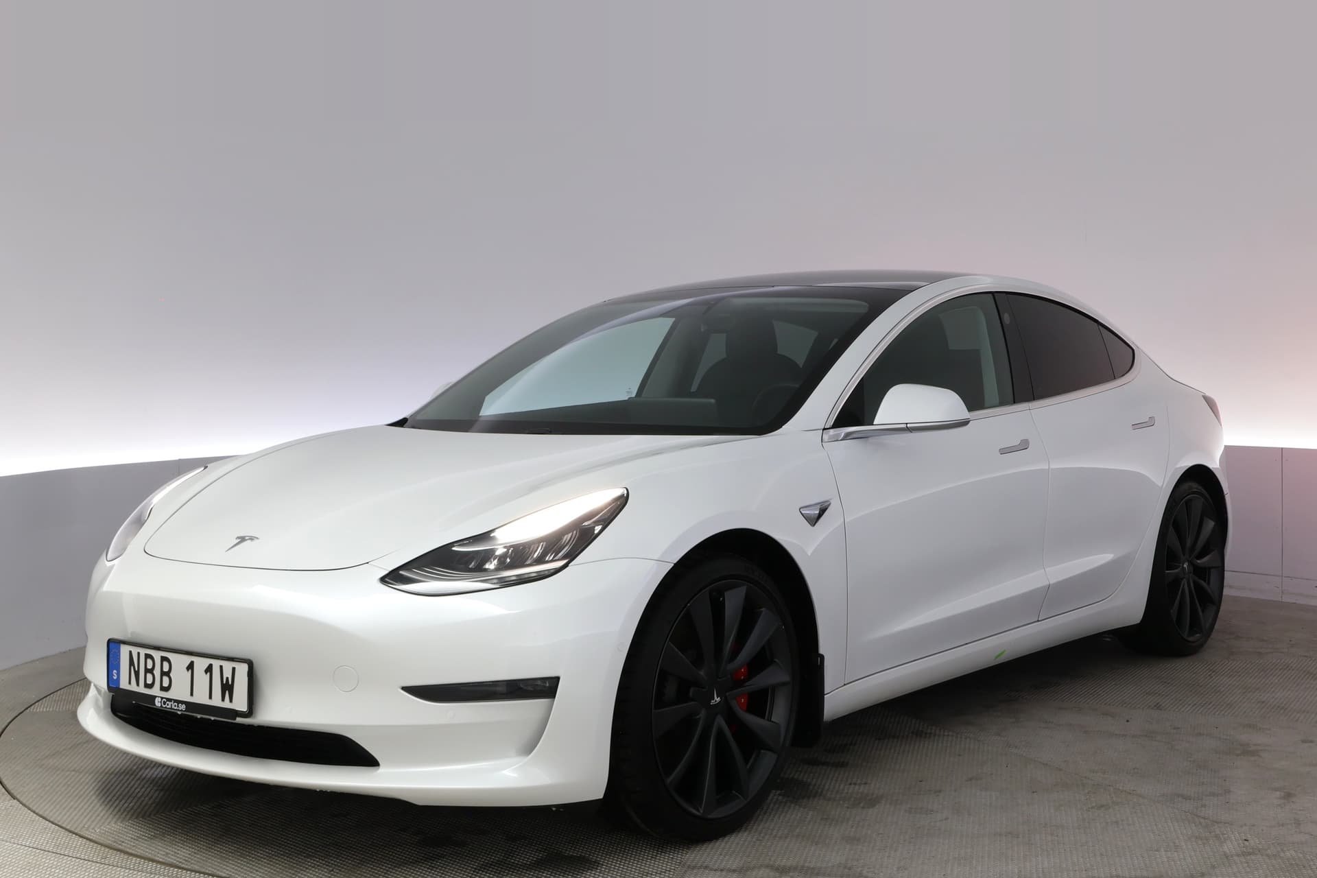 Köp Tesla Model 3 – Vi har begagnade Tesla Model 3 i lager | Carla