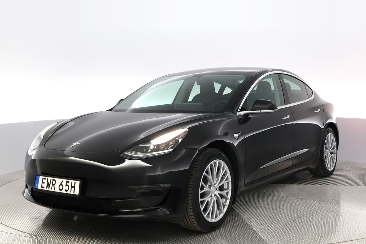 Köp Tesla Model 3 – Vi har begagnade Tesla Model 3 i lager | Carla