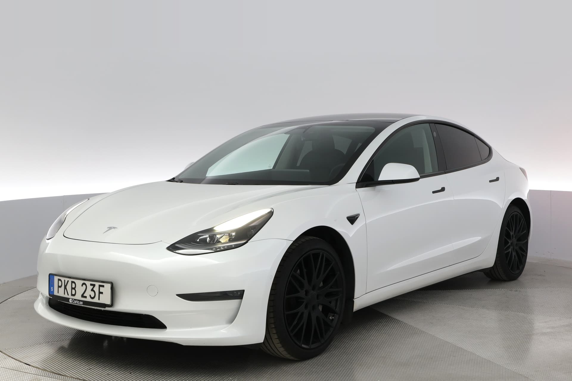 Köp Tesla Model 3 – Vi har begagnade Tesla Model 3 i lager | Carla