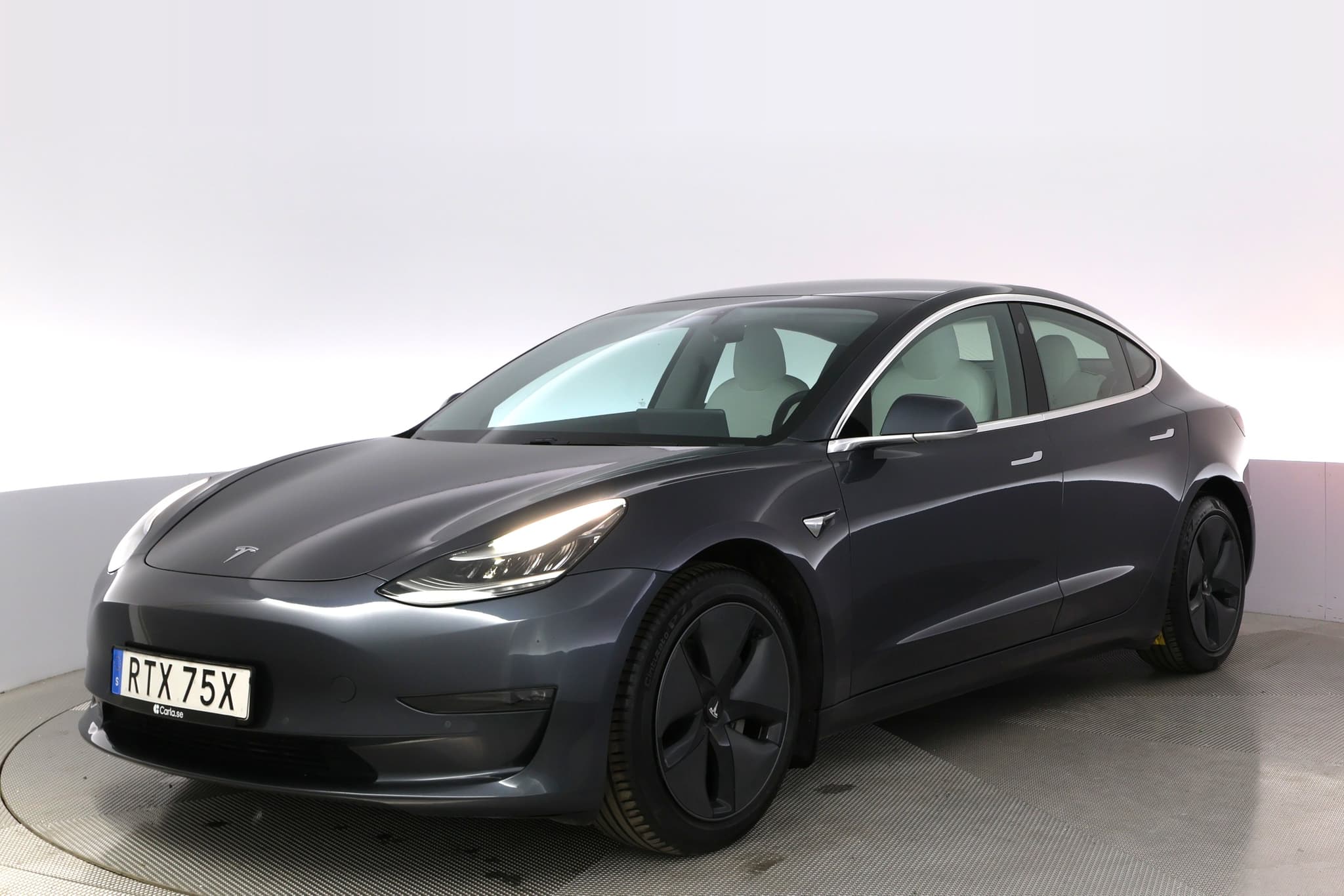 Köp Tesla Model 3 – Vi har begagnade Tesla Model 3 i lager | Carla